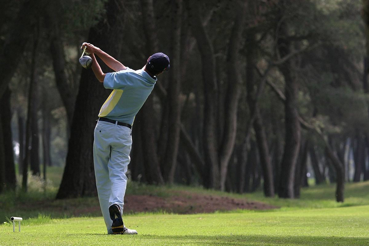 Putting on Thailand Golf Courses - Golfasian